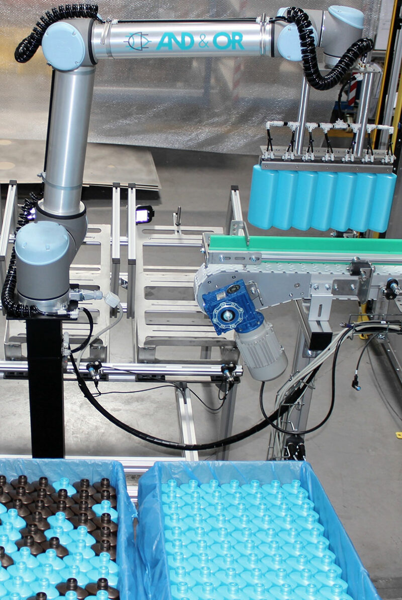 Empty and filled bottles palletizers. Collaborative robots | AND&OR
